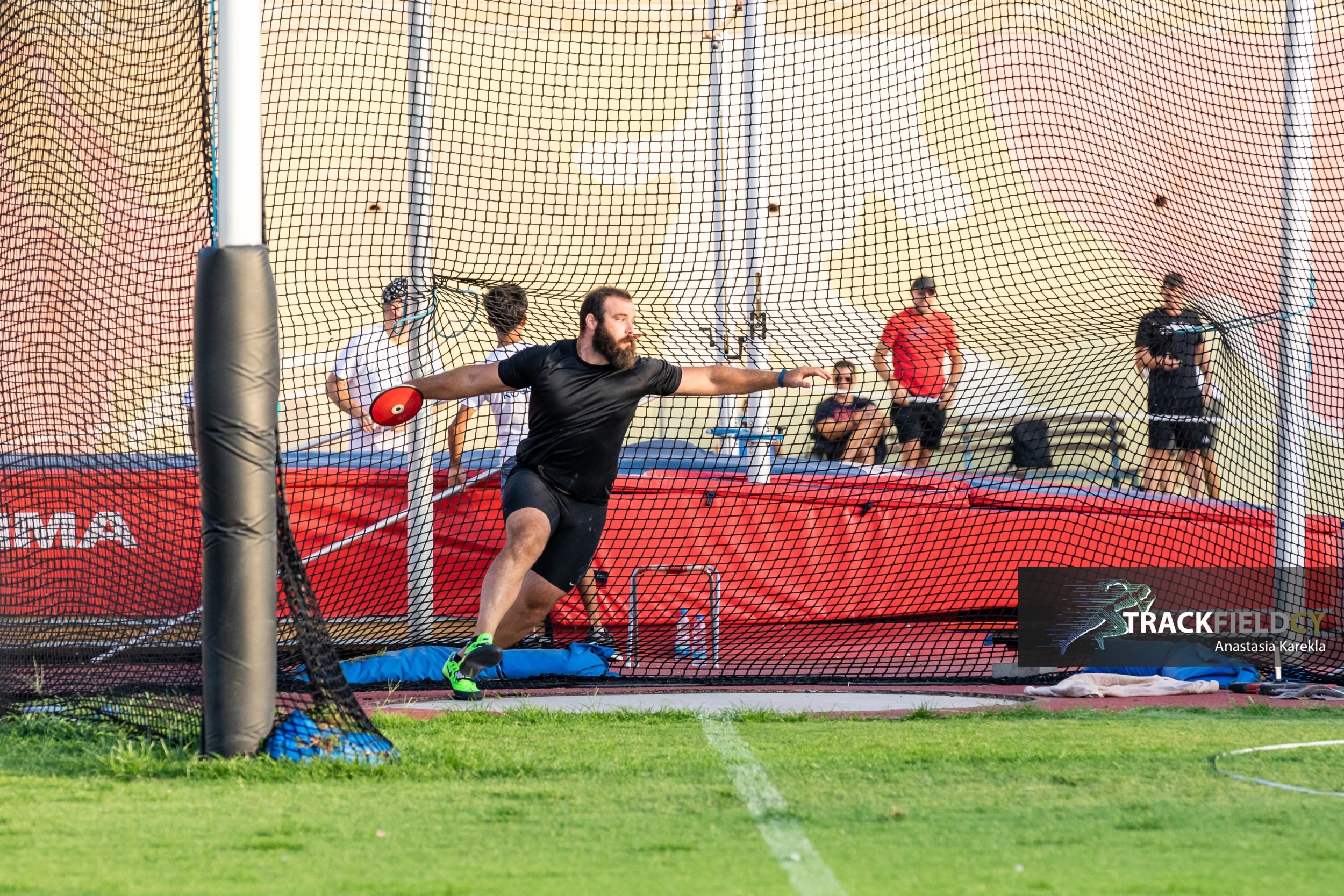 ΑΠΟΗΧΟΣ ΣΤΟ ΣΕΦ ΜΕ 2 ΠΑΓΚΥΠΡΙΑ ΡΕΚΟΡ - Trackfieldcy